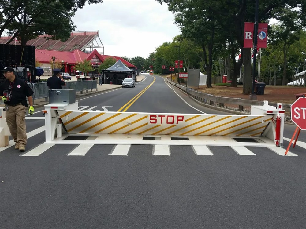 Portable security barriers and where to use them | SecurityWorldMarket.com